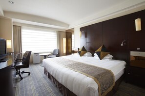 Quarto casal executivo, para não fumantes (Higher Floor, Breakfast, Lounge) | Roupas de cama premium, camas com colchões pillow-top, frigobar
