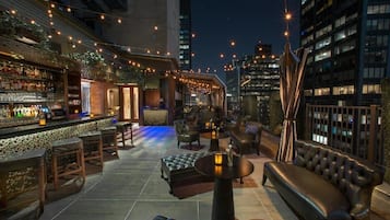 2 bares/lounges, este bar no terraço do hotel