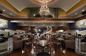 3 restaurantes, pequenos-almoços servidos, cozinha americana 