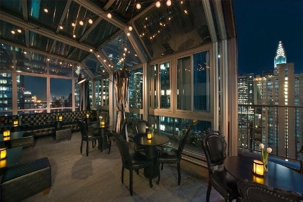 2 bares/lounges, este bar no terraço do hotel 