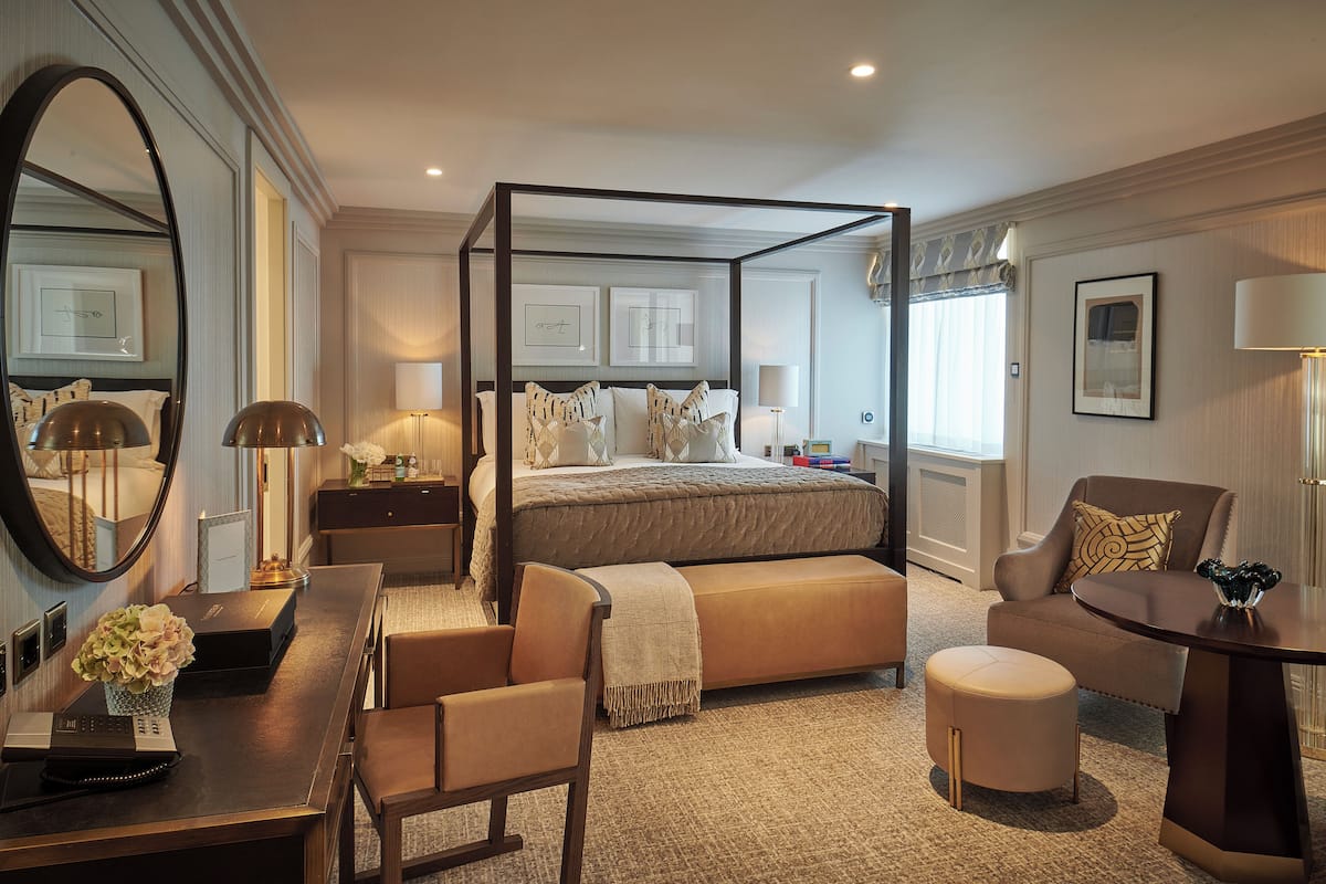 Suíte estúdio (1 Four Poster Bed) | Roupas de cama premium, camas com colchões pillow-top, frigobar