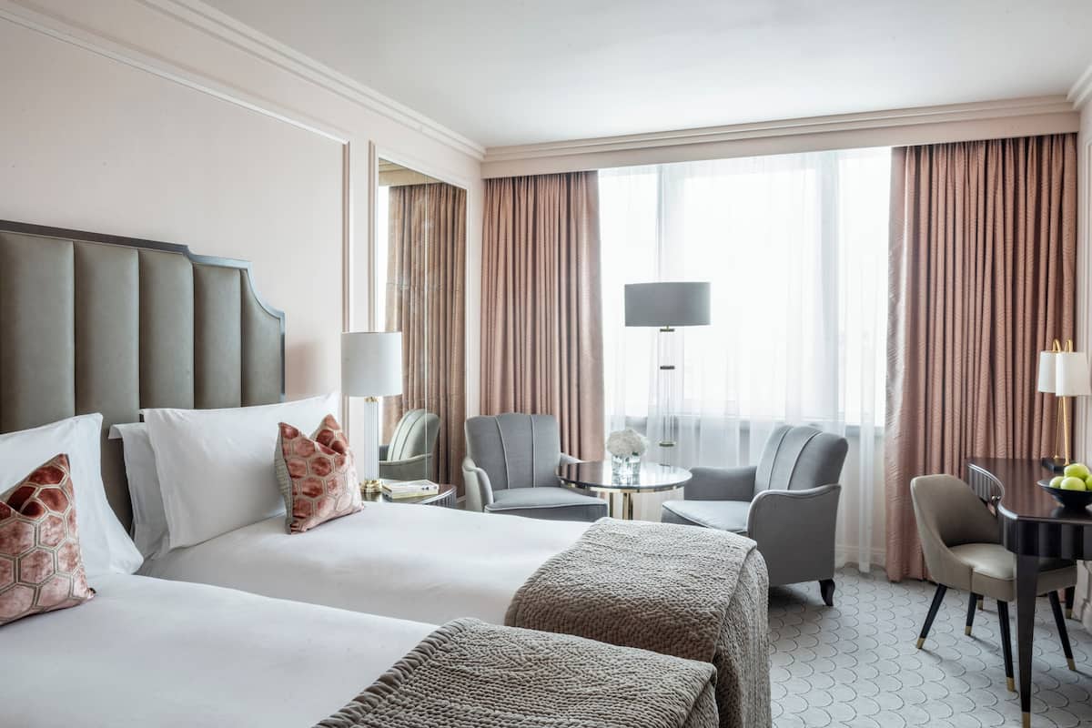 Westbury Twin | Roupas de cama premium, camas com colchões pillow-top, frigobar