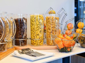 Pequeno-almoço tipo buffet diário mediante uma taxa 