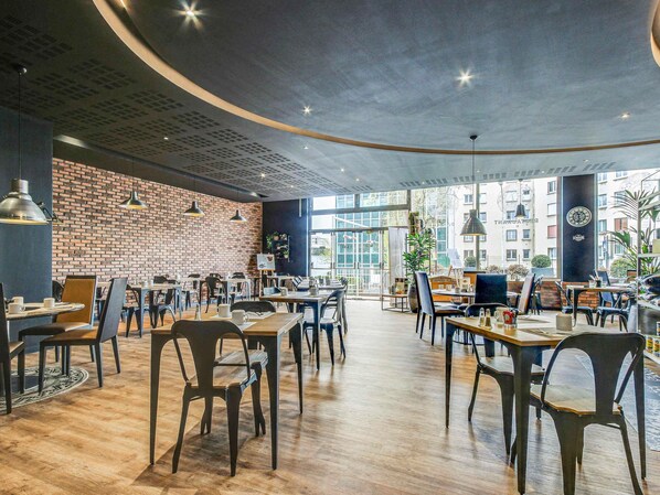 Café da manhã, almoço e jantar; culinária francesa 