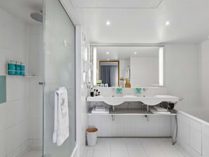 Suíte, 1 cama de casal e sofá-cama | Cofres nos quartos, individualmente decorados