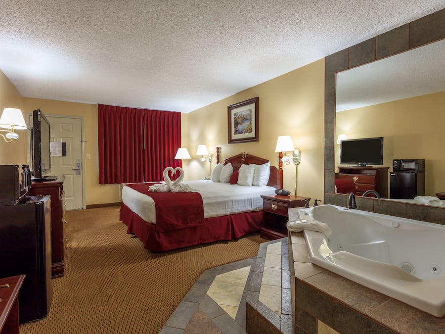 Quarto, 1 cama king-size, banheira de hidromassagem | Banheira de hidromassagem