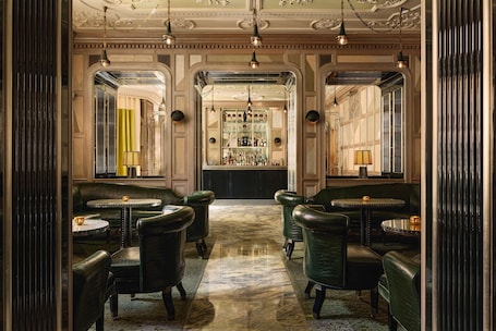 4 bares/lounges, este bar de cocktails, este bar de cocktails