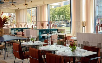 Pequeno-almoço tipo buffet diário mediante uma taxa 