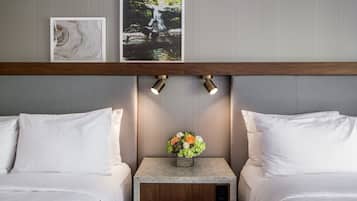 Quarto premier, 2 camas Queen, sacada | Roupas de cama antialérgicas, cofres nos quartos, escrivaninha