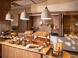 Pequeno-almoço tipo buffet diário (20 EUR por pessoa) 