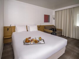 Roupa de alta qualidade, cofre com capacidade para portátil, secretária 