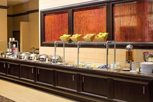 Pequeno-almoço tipo buffet diário mediante uma taxa 