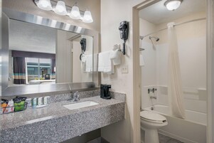 Quarto standard, 2 camas de casal, para não fumantes | Roupas de cama premium, cofres nos quartos, escrivaninha