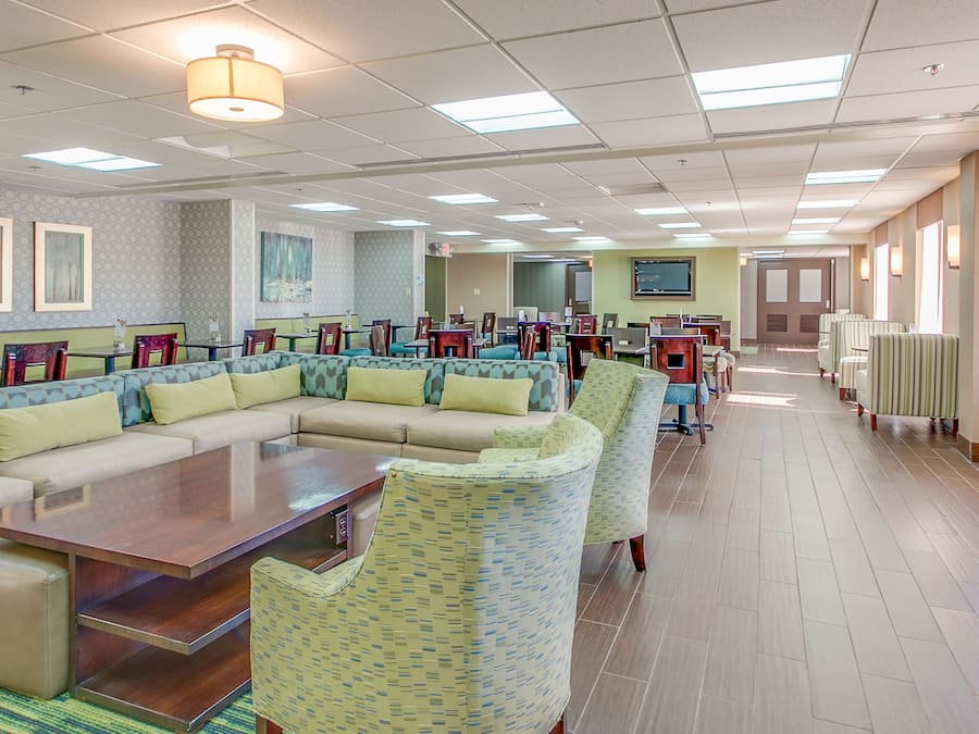 Café da manhã com buffet grátis todos os dias