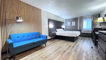 Suite, 1 cama king-size, não fumadores (Upgrade) | Roupa de alta qualidade, secretária