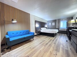 Suite, 1 cama king-size, não fumadores (Upgrade) | Roupa de alta qualidade, secretária 