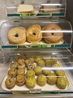 Pequeno-almoço self-service diário incluído 
