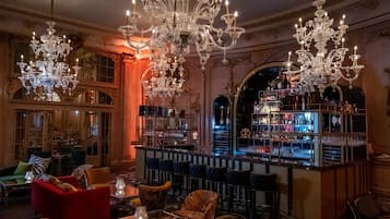 2 bares/lounges, este bar de cocktails