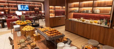 Café da manhã com buffet todos os dias mediante uma taxa