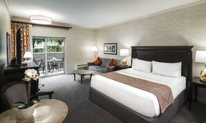 Patio King Junior Suite | Roupa hipoalergénica, edredões de penas, camas de colchão pillowtop 