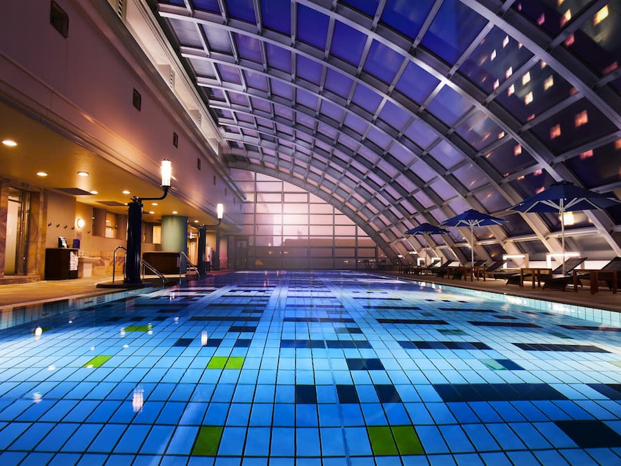 Piscina interior, piscina exterior