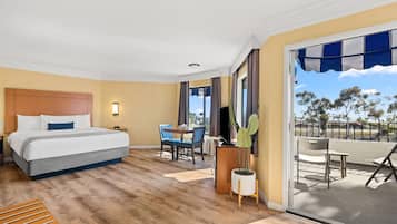 Suite, 1 cama king-size, não fumadores, varanda | Cofre no quarto, secretária, ferro/tábua de engomar