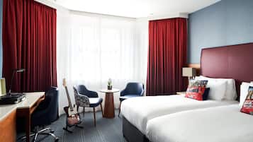 Executive Twin Room | Roupas de cama premium, cofres nos quartos, escrivaninha