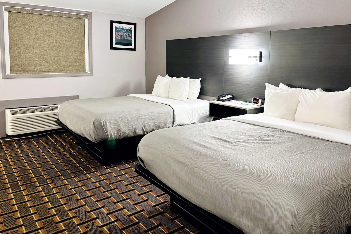 Quarto Standard, várias camas, não fumadores | Cortinas/cortinados opacos, ferro/tábua de engomar, camas desdobráveis