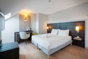 Quarto, várias camas | Secretária, quartos insonorizados, Wi-fi grátis 