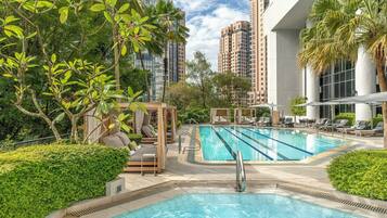 2 piscinas exteriores, da(s) 9:30 à(s) 19:00, toldos gratuitos