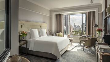 Minibar, cofre no quarto, secretária