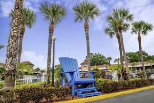 Fachada da propriedade à noite