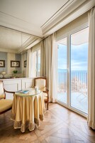 Quarto Duplo Exclusivo, vista para o mar | Edredões de penas, minibar, cofre no quarto 