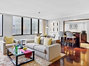 Oriental Suite, Suíte | Sala de estar | TV LCD 42 polegadas com canais a cabo, TV