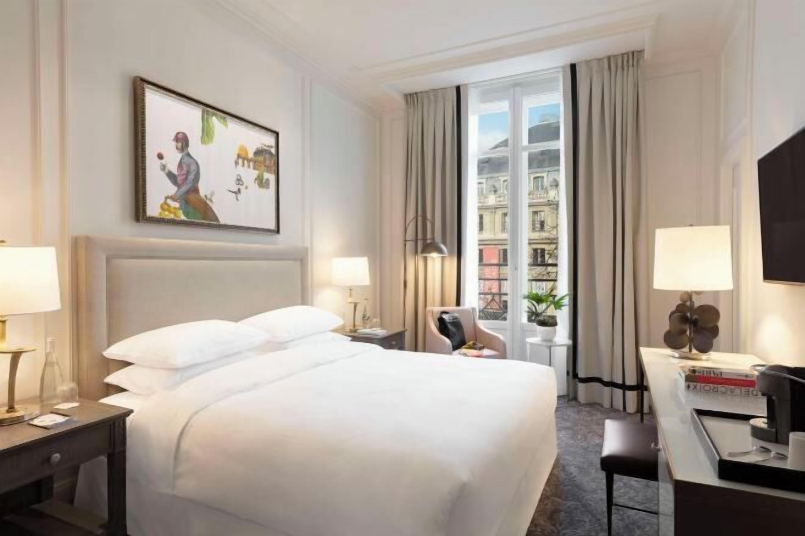 Roupa de alta qualidade, camas de colchão pillowtop, minibar 