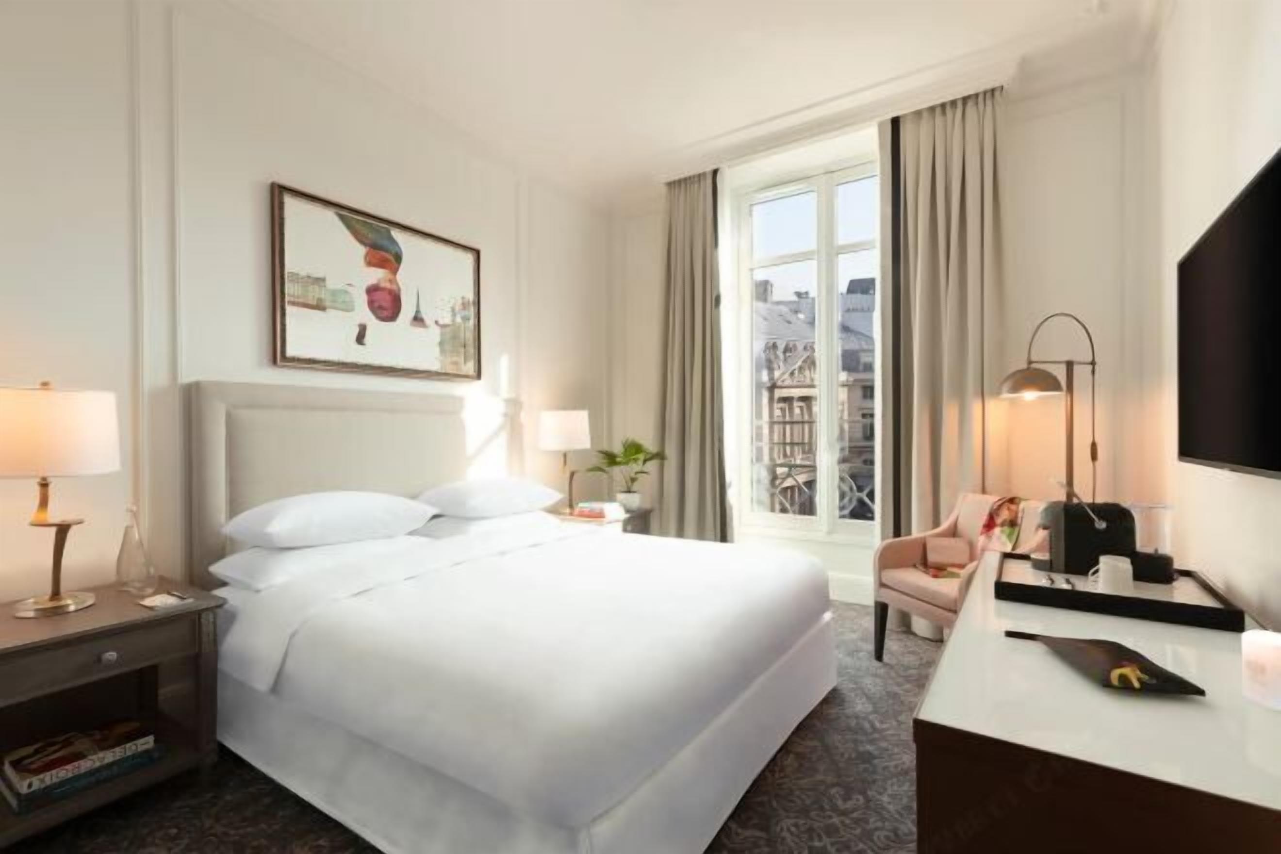 Roupa de alta qualidade, camas de colchão pillowtop, minibar 