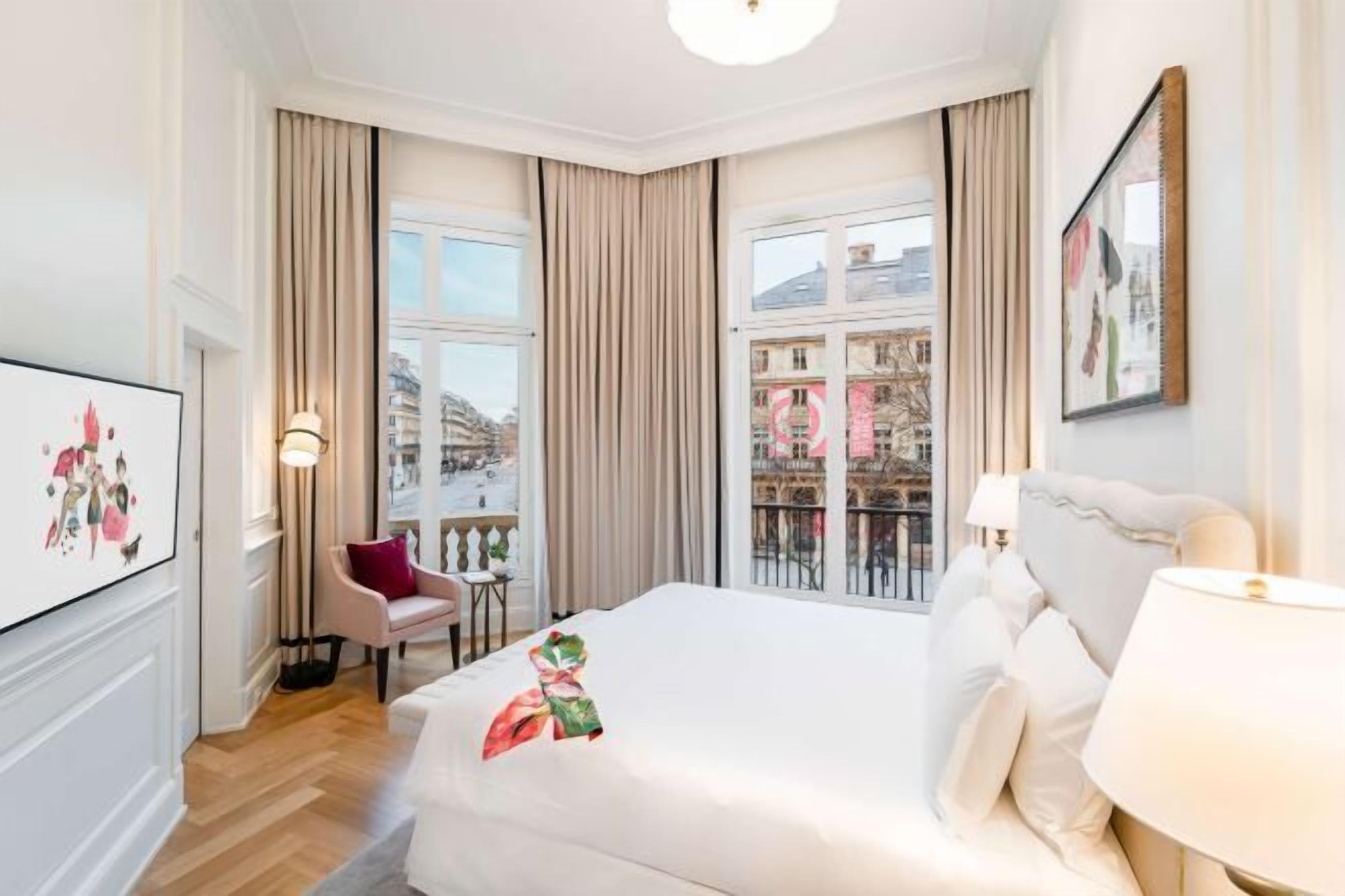 Roupa de alta qualidade, camas de colchão pillowtop, minibar 