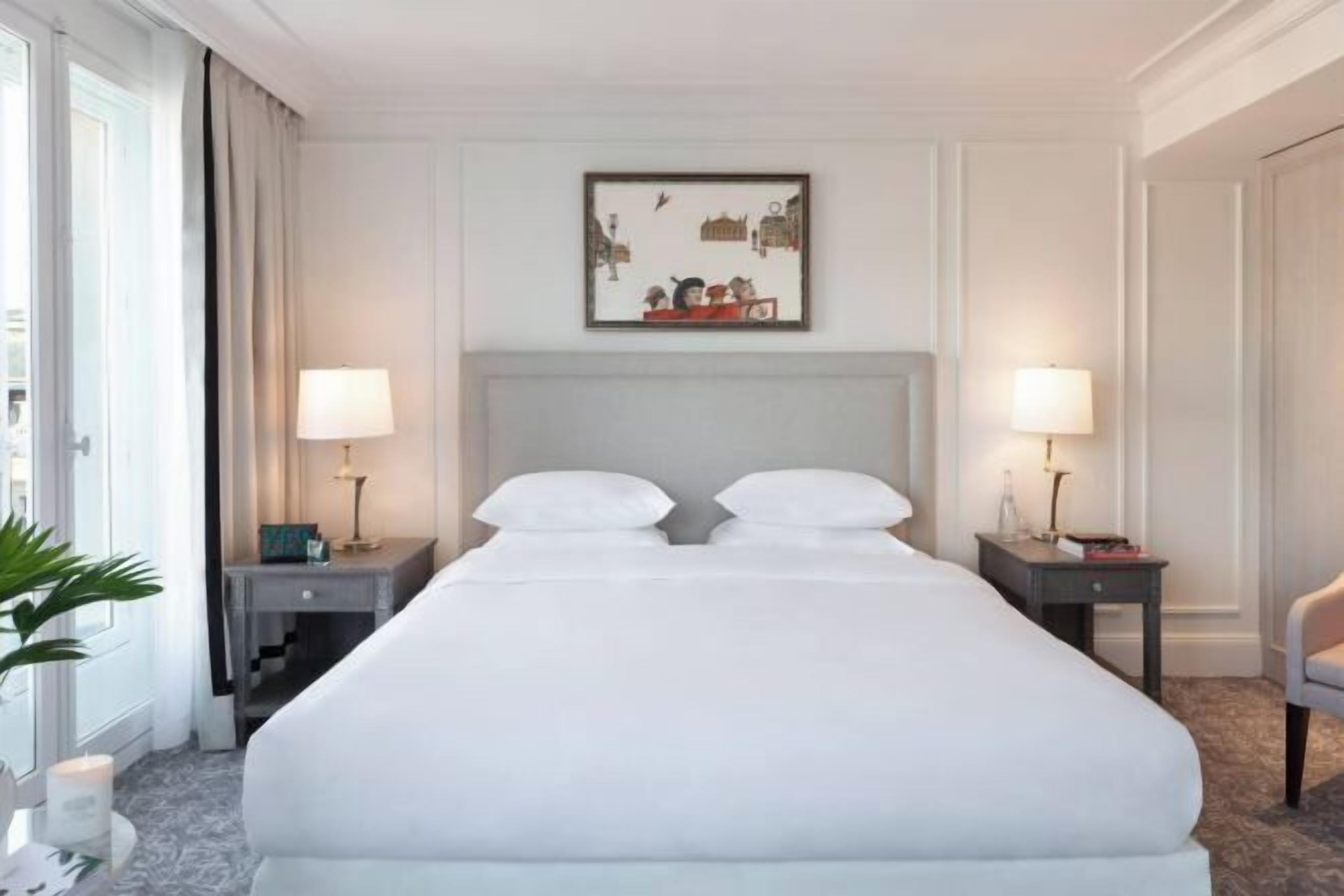 Roupa de alta qualidade, camas de colchão pillowtop, minibar 