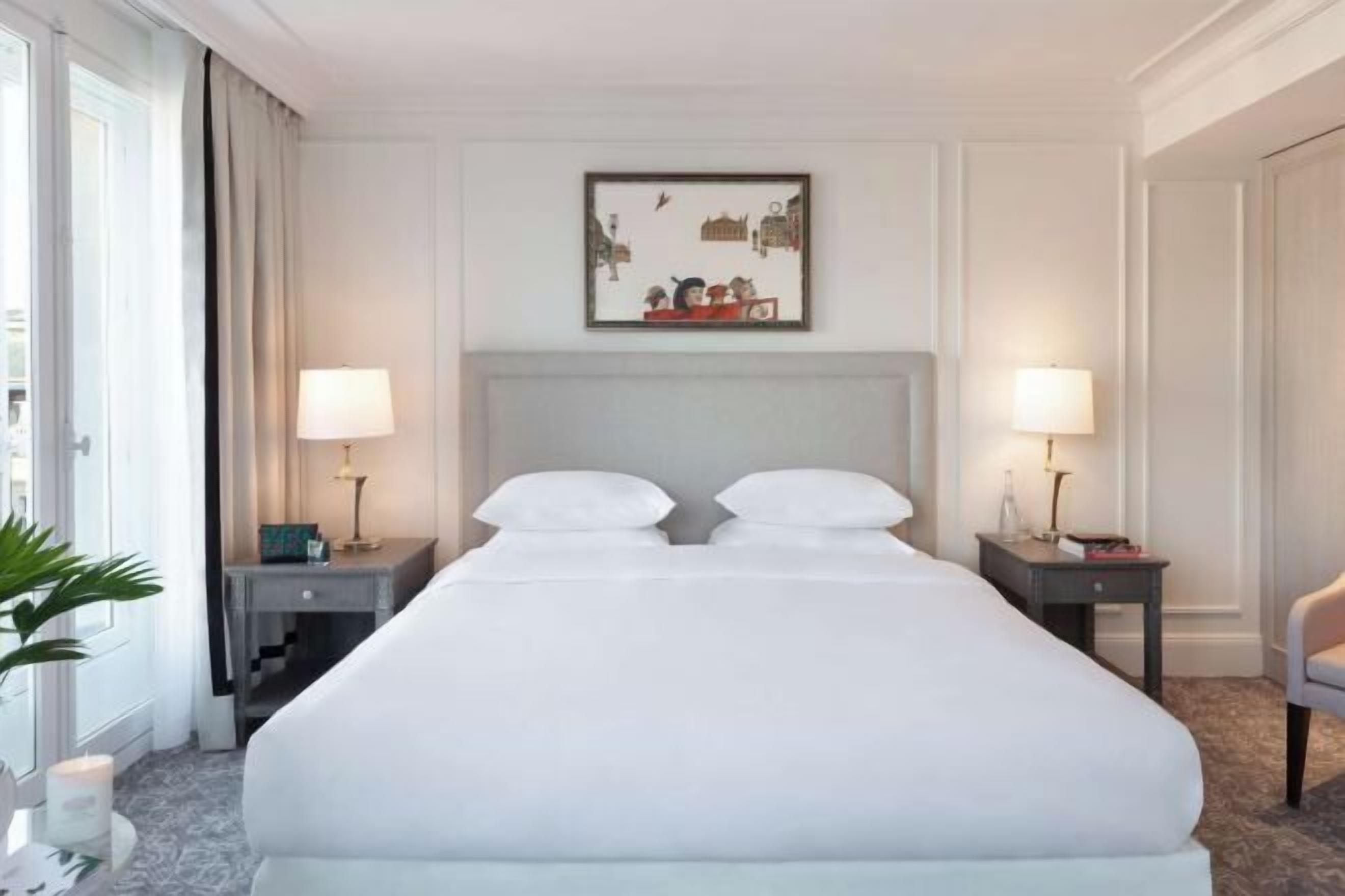 Roupa de alta qualidade, camas de colchão pillowtop, minibar 