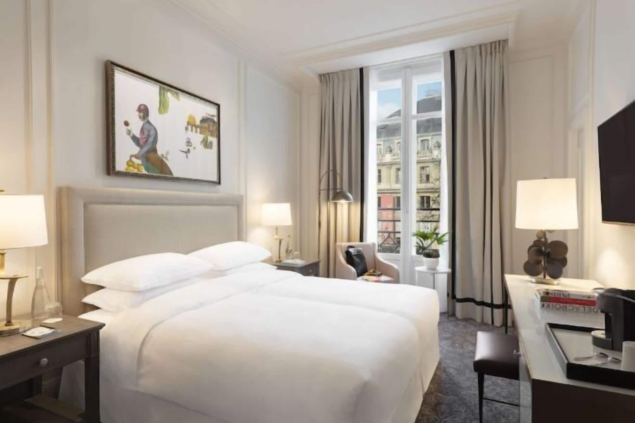 Roupa de alta qualidade, camas de colchão pillowtop, minibar 