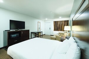 Quarto, 1 cama Queen, para não fumantes | Roupas de cama premium, camas com colchões pillow-top, escrivaninha