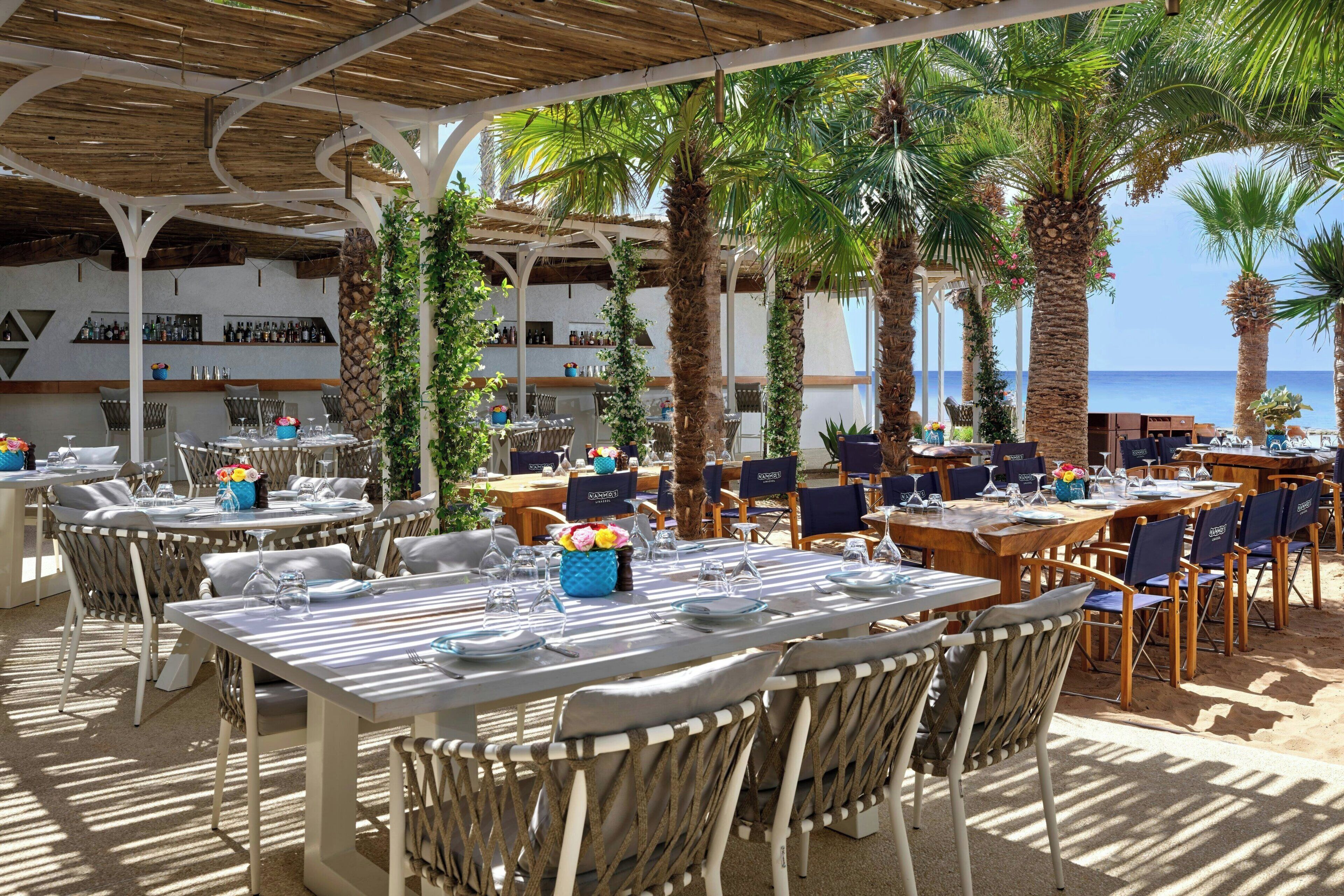 4 restaurantes: servem pequenos-almoços, almoços e jantares