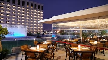 9 restaurantes: servem pequenos-almoços, almoços e jantares
