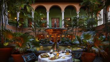 4 restaurantes, pequenos-almoços servidos, cozinha italiana