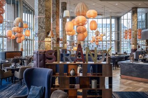 Serviço de café da manhã e jantar, vistas para o mar 