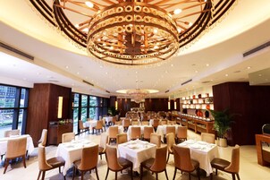 2 restaurantes, café da manhã, culinária europeia moderna