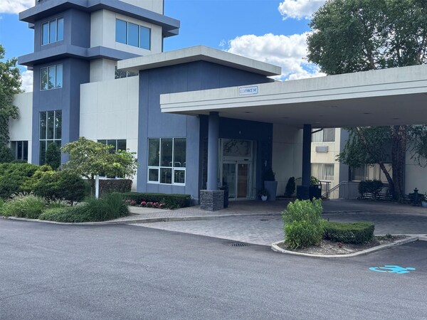 Best Western Premier Plainview-long Island Hotel - Freeport, NY