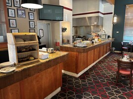 Café da manhã com buffet todos os dias mediante uma taxa