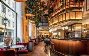 Este bar no lobby do hotel 
