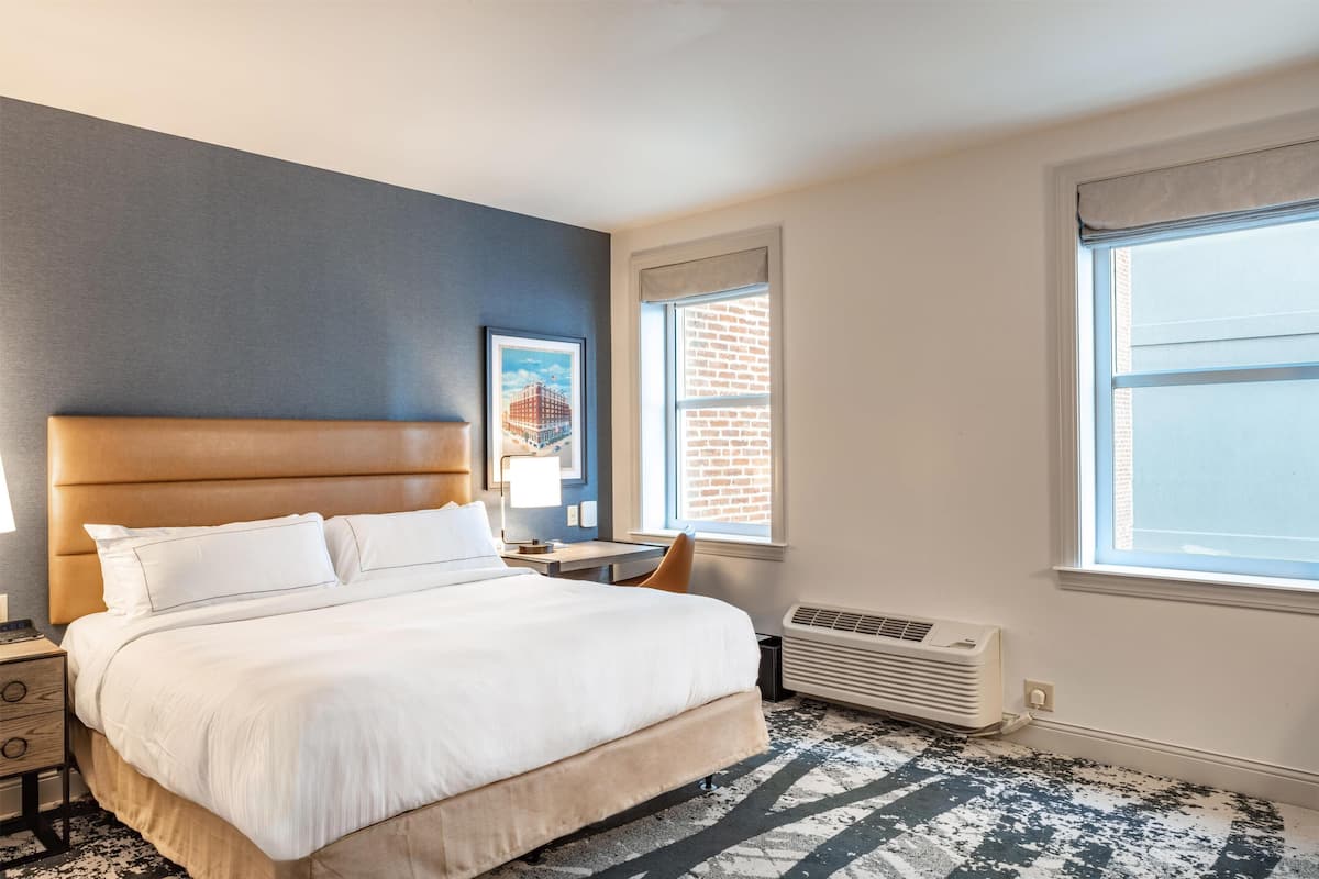 Suíte, 1 quarto | Edredons de pluma, camas com colchões pillow-top, cofres nos quartos